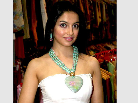 Jaya Mishra’s Valentine collection launch by Nayab Udhas and Sheeba ...