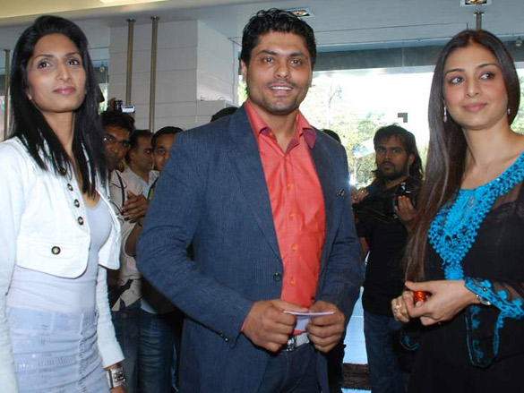 Tabu and Sharman Joshi unveil Libas Summer collection | Photo Of Reshma ...