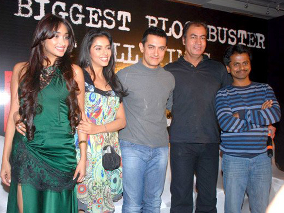The Cast And Crew Of Ghajini Celebrate The Film’s 200 Crores ...
