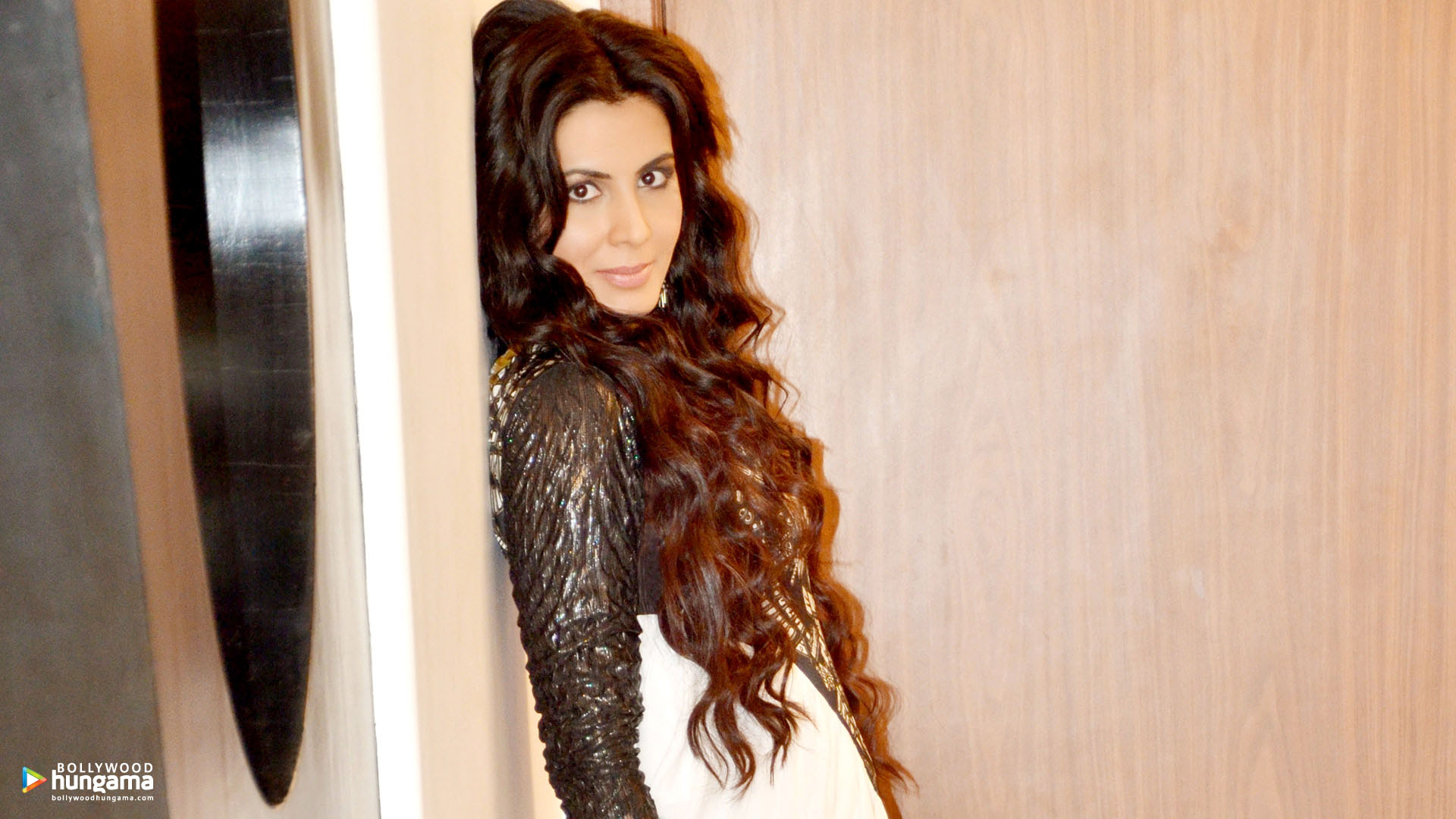 Kirti Kulhari Wallpapers | kirti-kulhari-6 - Bollywood Hungama