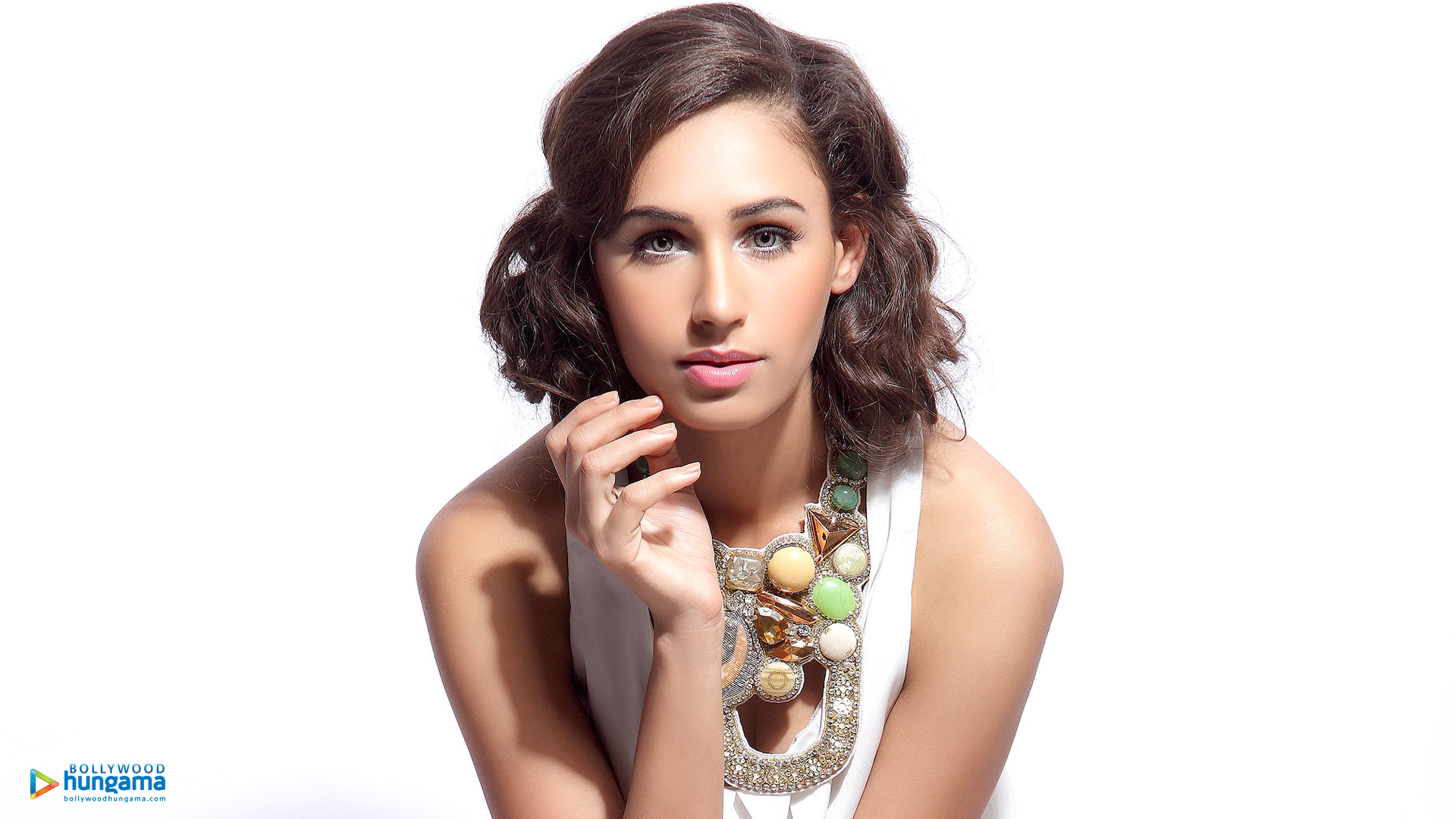 Hasleen Kaur Wallpapers | hasleen-kaur-3 - Bollywood Hungama