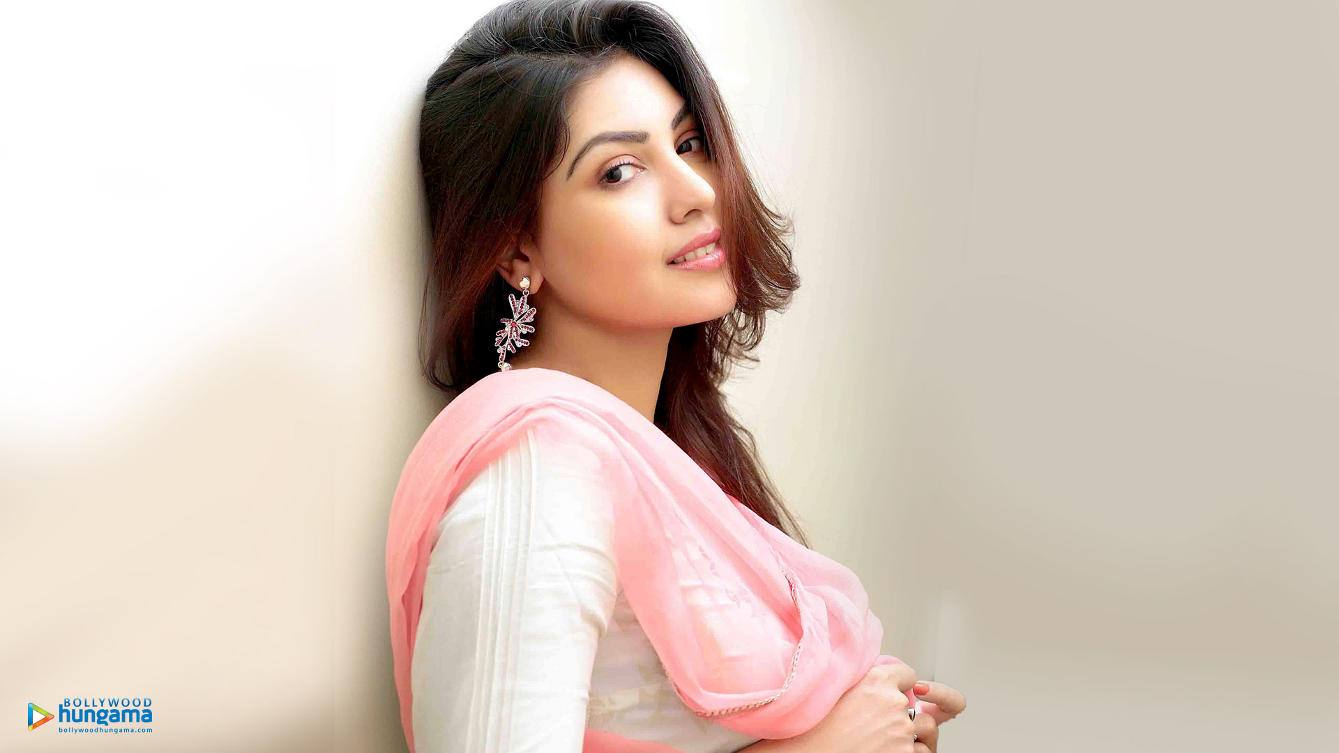 Komal Jha Photos, Images, HD Wallpapers, Komal Jha HD Images, Photos ...
