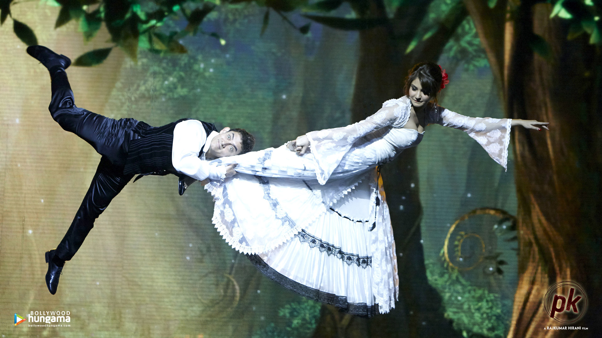 PK 2014 Wallpapers | PK 2014 HD Images | Photos pk-7 - Bollywood Hungama