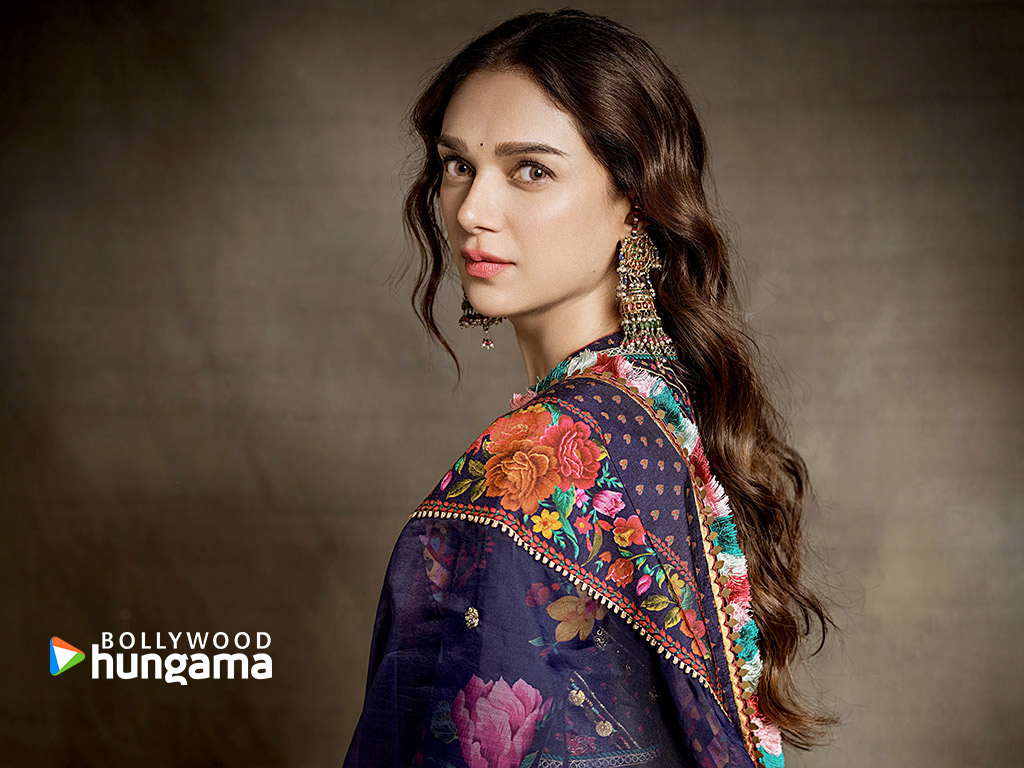 Wallpapers | - Bollywood Hungama