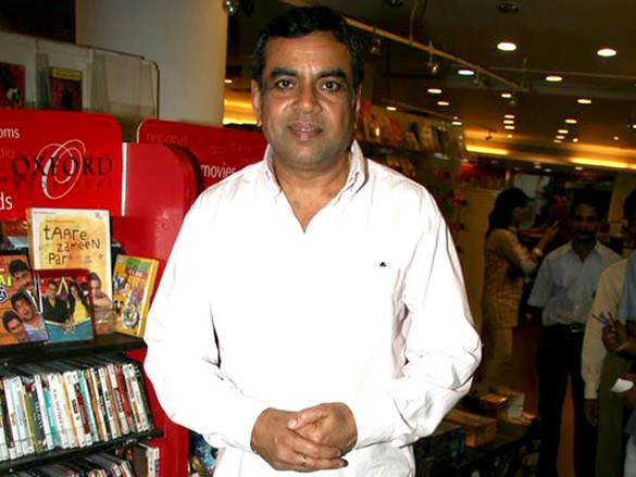 Paresh Rawal and Satish Shah launch Swaroop Rawal’s new book | Photo Of ...