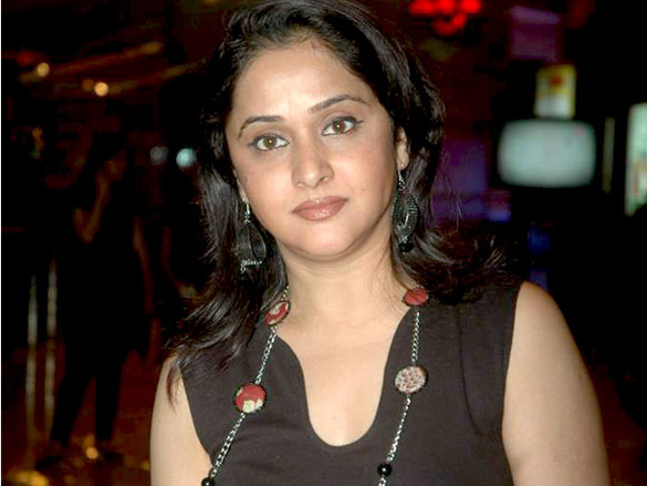 Poonam Jhawer, Sheeba and Bhagyashree at the ‘Marathi Film Awards 2011 ...
