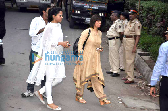 Yash Chopra’s chautha ceremony | Sameera Reddy, Neeta Lulla Images ...