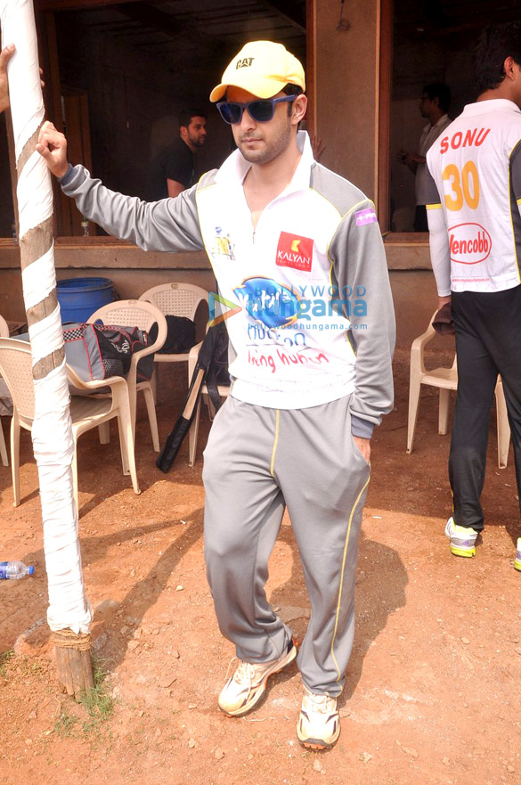 Mumbai Heroes practice for CCL-3 match | Vatsal Sheth, Rajneesh Duggal, Jeetu Verma Images ...