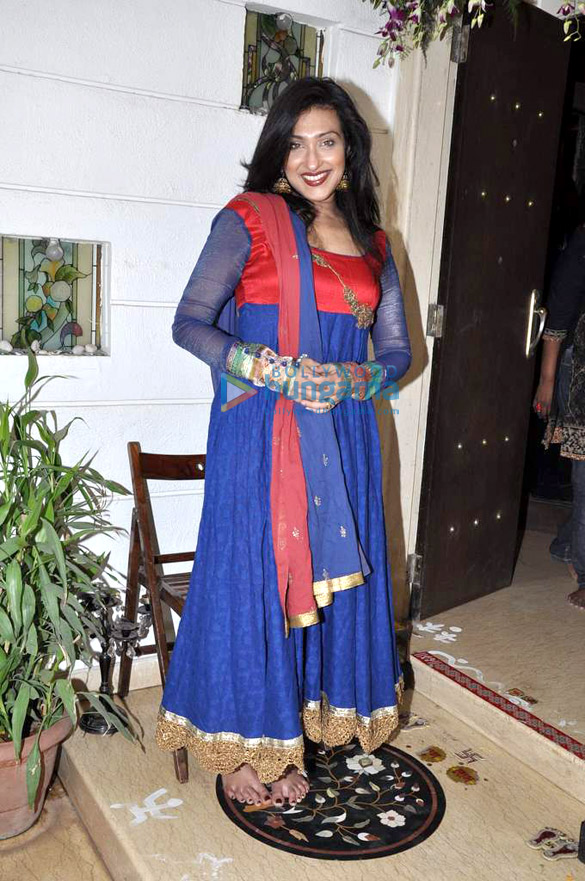 Sophie, Rimi Sen at Bappi Lahiri’s Sarwasti Pooja | Rituparna Sengupta ...