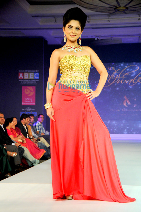 Celebs walk the ramp at Glamour Style Walk 2013 | Kalki Koechlin Images ...