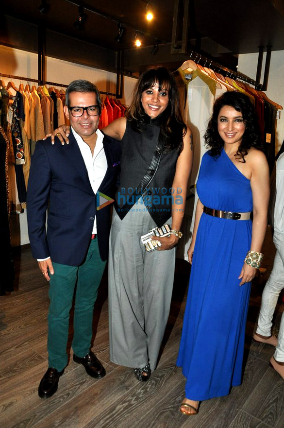 Tisca & Sona Mohapatra at Kallol Datta’s preview | Manasi Scott, Tisca Chopra Images - Bollywood ...