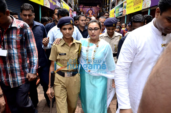 Rani Mukerji graces Lalbaugcha Raja’s Ganesh mandal | Rani Mukerji ...