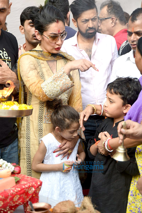 Manyata Dutt & kids’ Ganesh visarjan | Manyata Dutt, Iqra Dutt ...