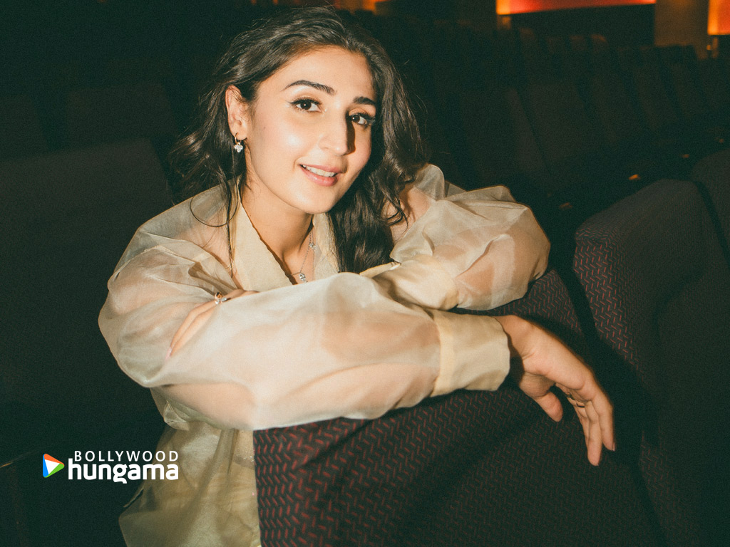 Dhvani Bhanushali Wallpapers | dhvani-bhanushali-1-10 - Bollywood Hungama