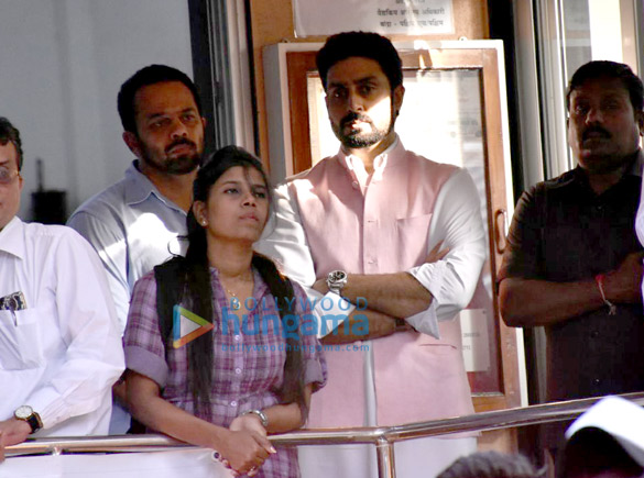 Neeraj Vora’s funeral | Rohit Shetty, Abhishek Bachchan Images ...