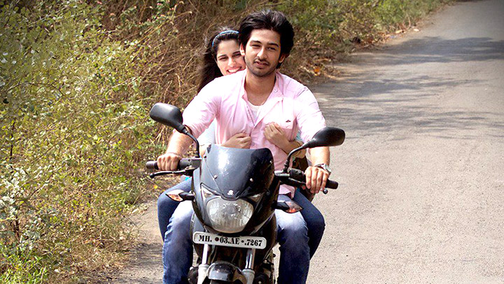 Azaadiyaan (3 Storeys) - Bollywood Hungama