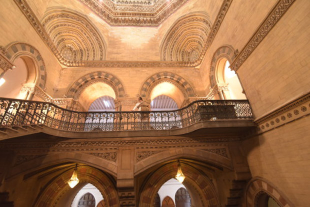 Check out: Legendary Amitabh Bachchan shoots at the iconic CSMT in ...