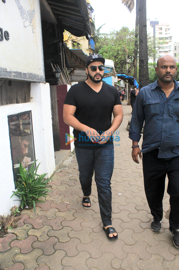 Arjun Kapoor spotted at Hakim’s Aalim salon in Varsova (1) | Arjun ...