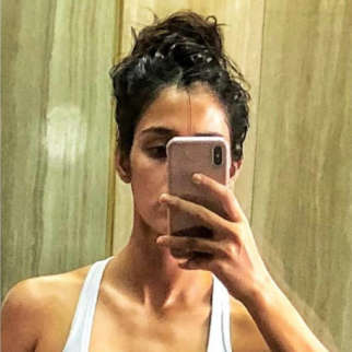 Monday Motivation: Disha Patani flaunts her washboard abs giving major ...
