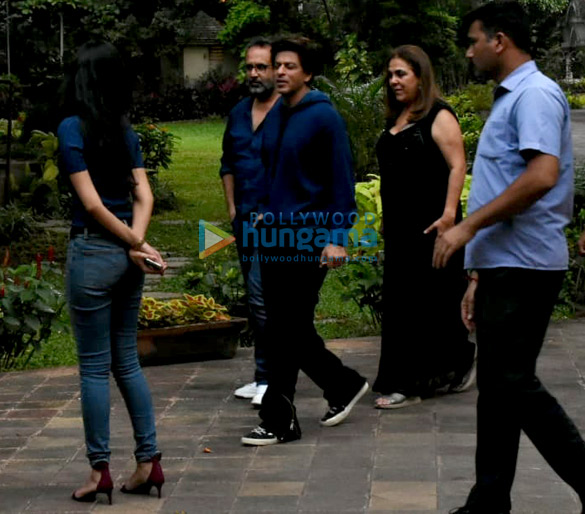 Shah Rukh Khan snapped at Karuna Badwal’s birthday bash in Andheri ...