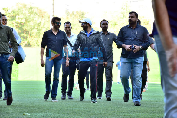 Ranveer Singh and Kabir Khan spotted at JVPD ground in Juhu (1) | Kabir ...