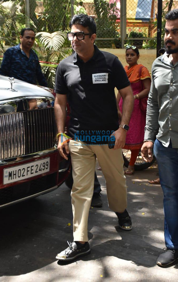 Photos Saif Ali khan and Bhushan Kumar at Ajay Devgn’s house -01 | Saif ...