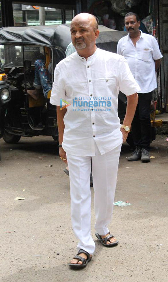 Photos Celebs attend Champak Jain’s funeral (8) | Sameer Images ...