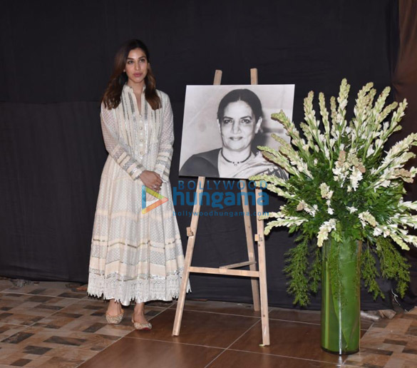 Photos Celebs attend the prayer meet for Shabana Azmi’s mother Shaukat ...