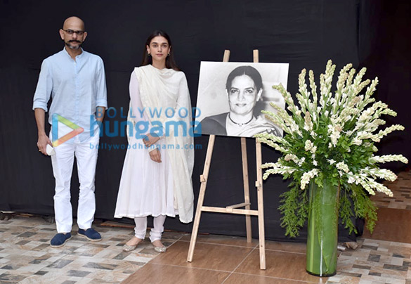 Photos Celebs attend the prayer meet for Shabana Azmi’s mother Shaukat ...