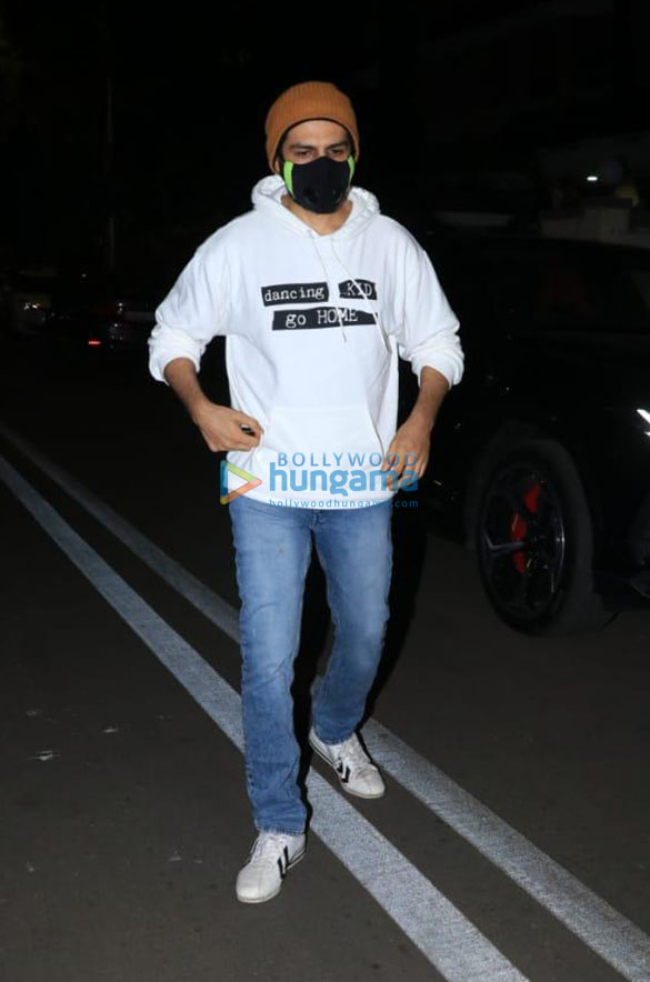 Photos Kartik Aaryan snapped in Juhu (1) | Kartik Aaryan Images ...