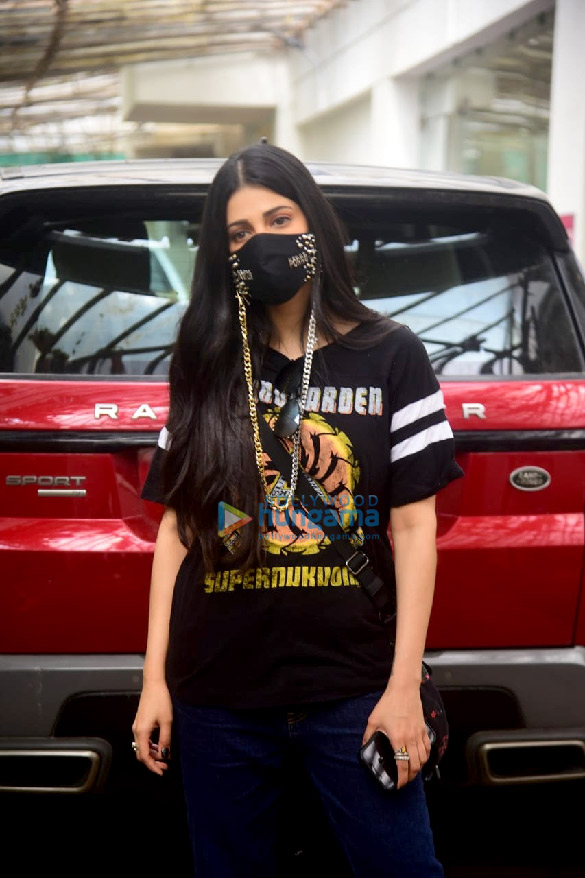 Photos: Shruti Haasan snapped at Sunny Super Sound in Juhu | Parties ...