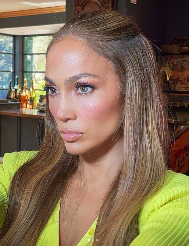 Jennifer Lopez looks ravishing in a neon dress : Bollywood News ...