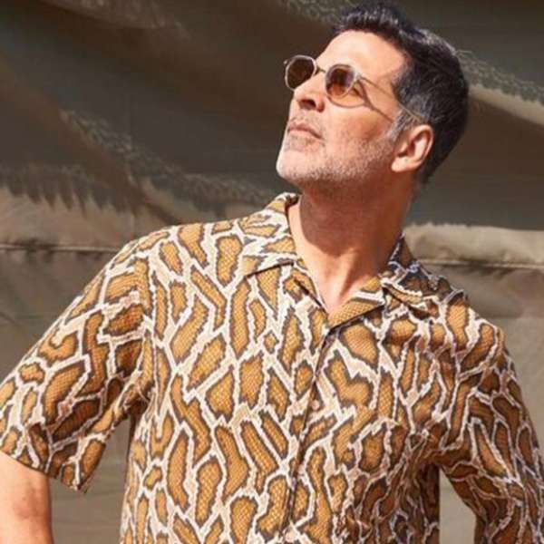 Akshay Kumar recreates his iconic Phir Hera Pheri pose; flaunts ‘side ...