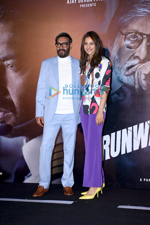 Photos Ajay Devgn, Rakul Preet Singh, Rohit Shetty, Aakanksha Singh and ...