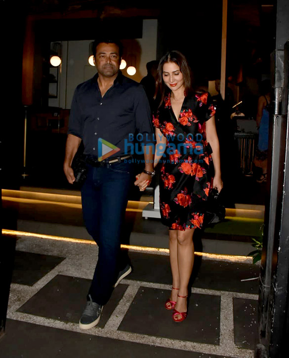 Photos Kim Sharma snapped with boyfriend Leander Paes at Mizu ...