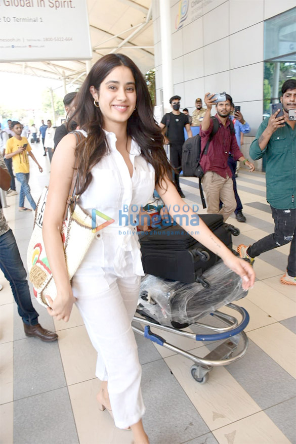 Photos Deepika Padukone, Mrunal Thakur, Prachi Desai and others snapped ...