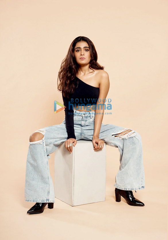 Shalini Pandey Photos, Images, HD Wallpapers, Shalini Pandey HD Images ...
