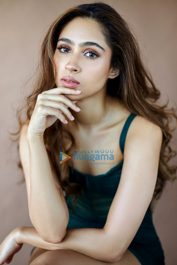 Pashmina Roshan Photos, Images, HD Wallpapers, Pashmina Roshan HD ...