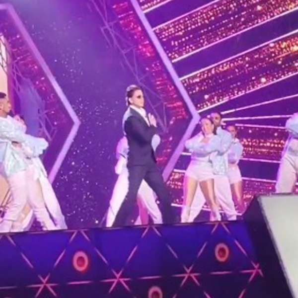 Shah Rukh Khan makes first stage appearance with Umang 2022, performs ... Shah Rukh Khan makes first stage appearance with Umang 2022, performs ...