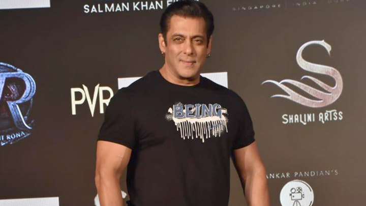Salman Khan spotted in his simple signature style - Bollywood Hungama