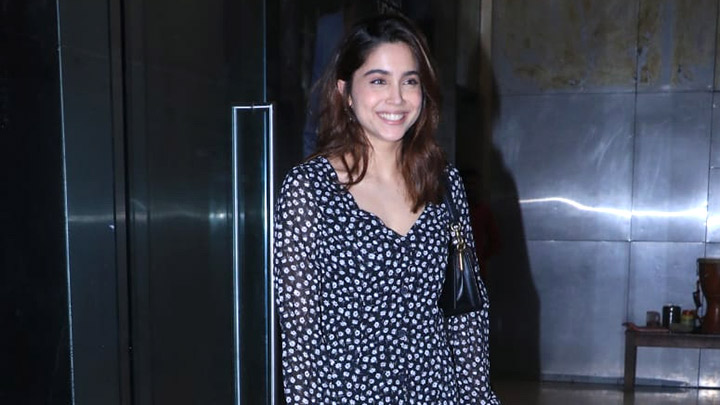 Sharvari Wagh flashes her one in a million smile to the paps ...