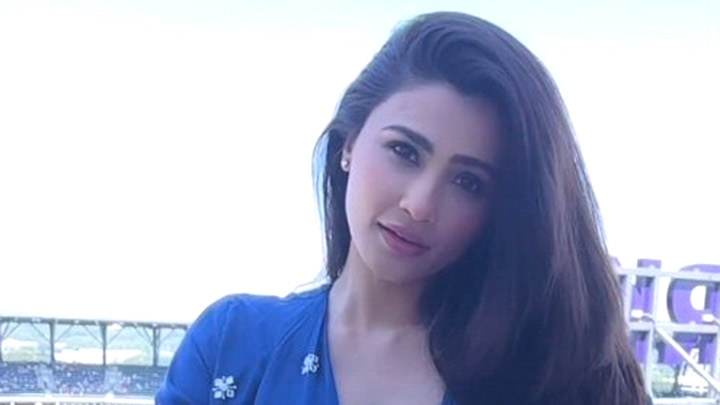 Daisy Shah's amazing transition reel - Bollywood Hungama