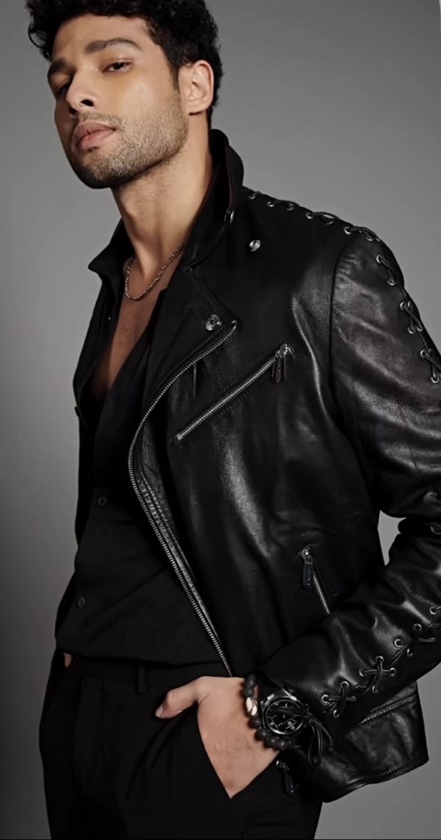 Siddhant Chaturvedi likes to keep it subtle yet stylish in an all-black ...