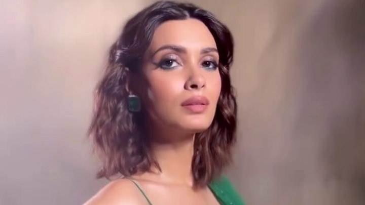Diana Pentys Modern Twist To Green Traditional Wear Bollywood Hungama