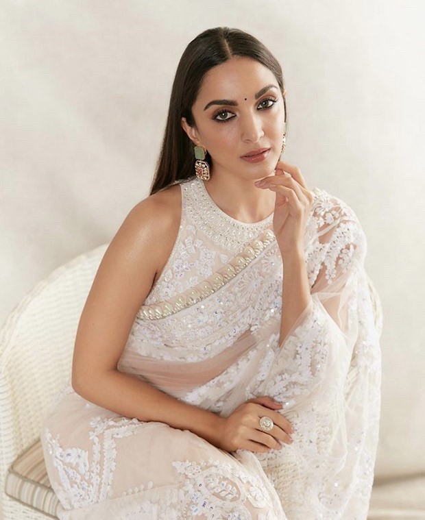 Kiara Advani in pristine white saree and infinity blouse is a sight to behold : Bollywood News ...
