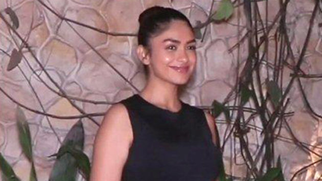 Mrunal Thakur shows off her cute smile in black outfit - Bollywood Hungama