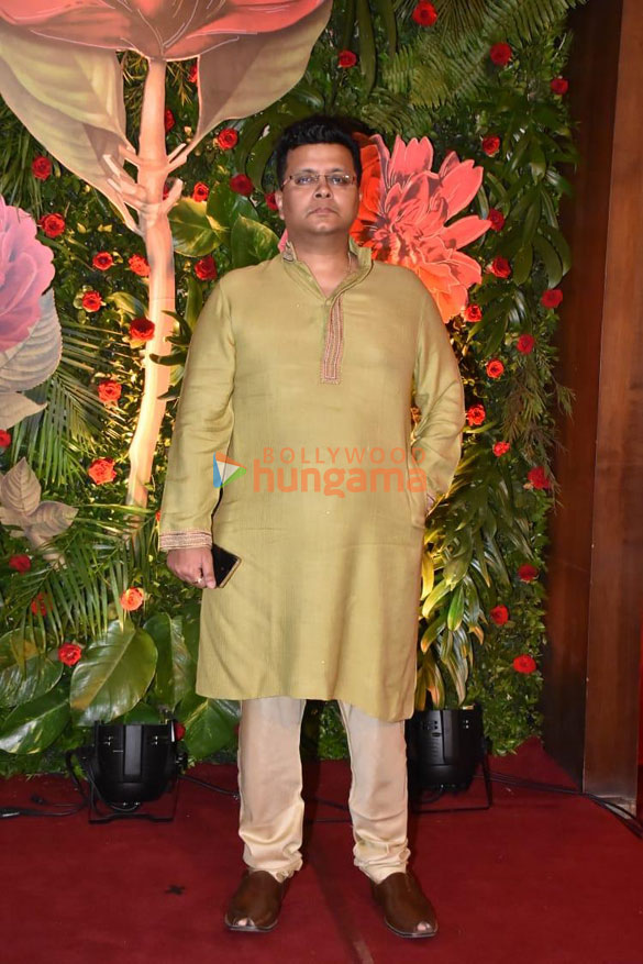 Photos Celebs attend Ramesh S Taurani’s Diwali bash (1) | Tanuj Garg ...