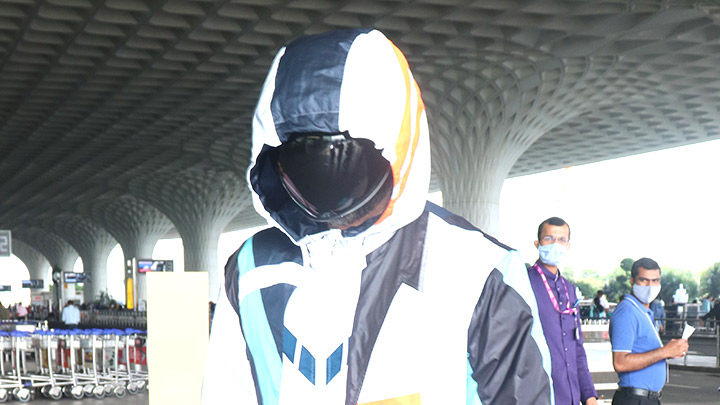 Raj Kundra Snapped At The Airport Following His Mask Trend Bollywood Hungama