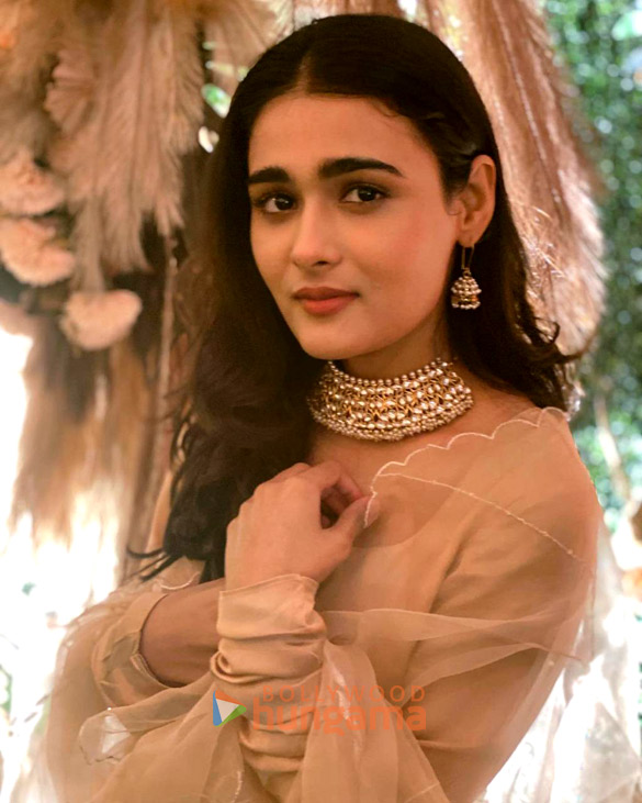 Shalini Pandey Photos, Images, HD Wallpapers, Shalini Pandey HD Images ...