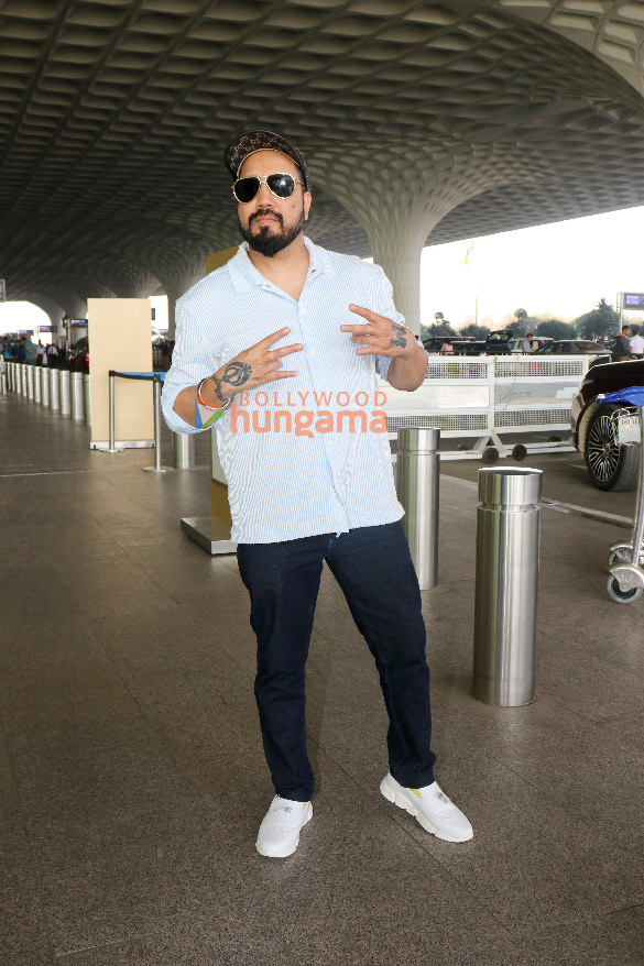 Photos Kartik Aryan, Sanjana Sanghi, Giorgia Andriani and others snapped at the airport (5 ...